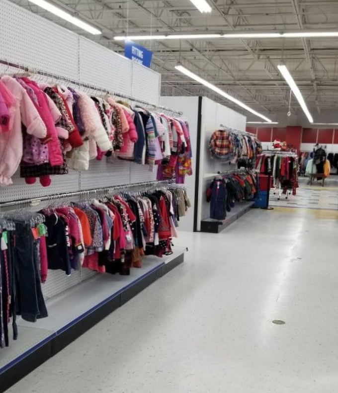 Tiny fashions for tiny humans who grow faster than your bank account can handle – budget-friendly style salvation.