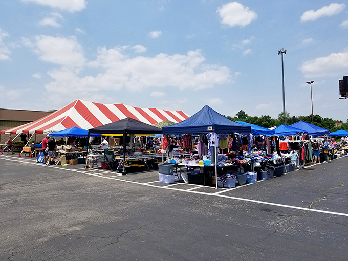 The outdoor market experience – where sunshine, blue tents, and the thrill of the hunt combine for the ultimate weekend treasure safari.