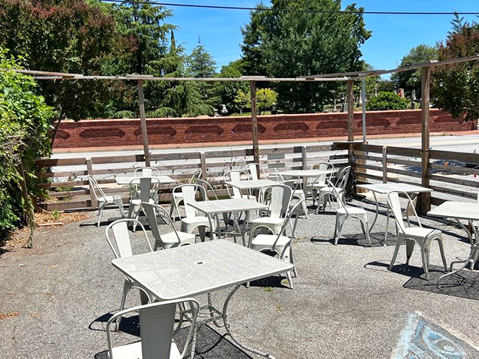 Fresh air and great food make outdoor dining feel like a mini vacation in downtown Atlanta.