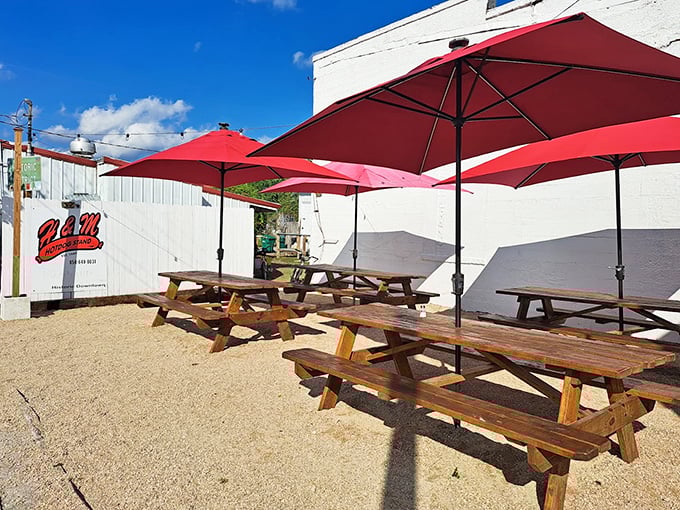 Al fresco dining, Florida-style—where every bite tastes better with a side of sunshine and small-town charm.