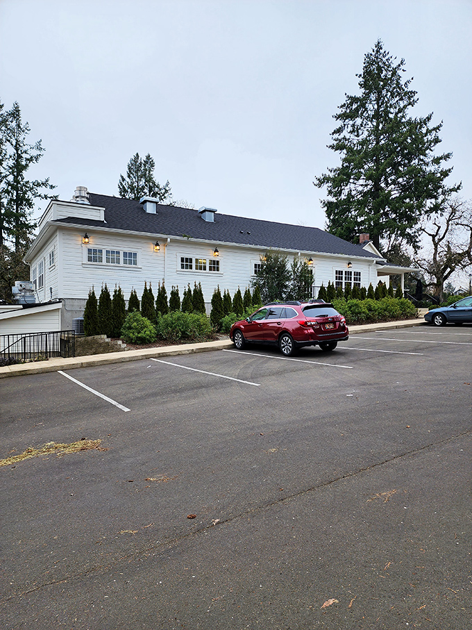 Even the parking lot has that "we've been expecting you" vibe, with the white farmhouse glowing like a beacon for hungry travelers.