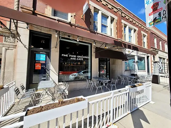 Al fresco dining Chicago-style: where the summer breeze carries conversations and the scent of coffee creates the perfect urban oasis.