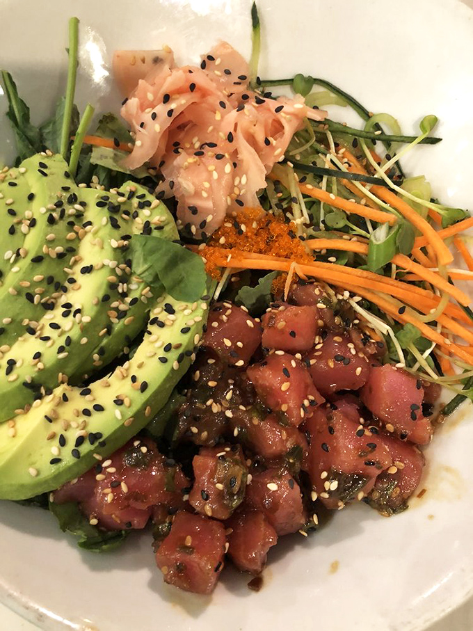 A poke bowl that makes you understand why Hawaiians kept this secret for so long.