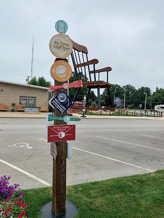 This helpful signpost ensures you won't miss any of Casey's oversized attractions—a scavenger hunt for the absurdly large.