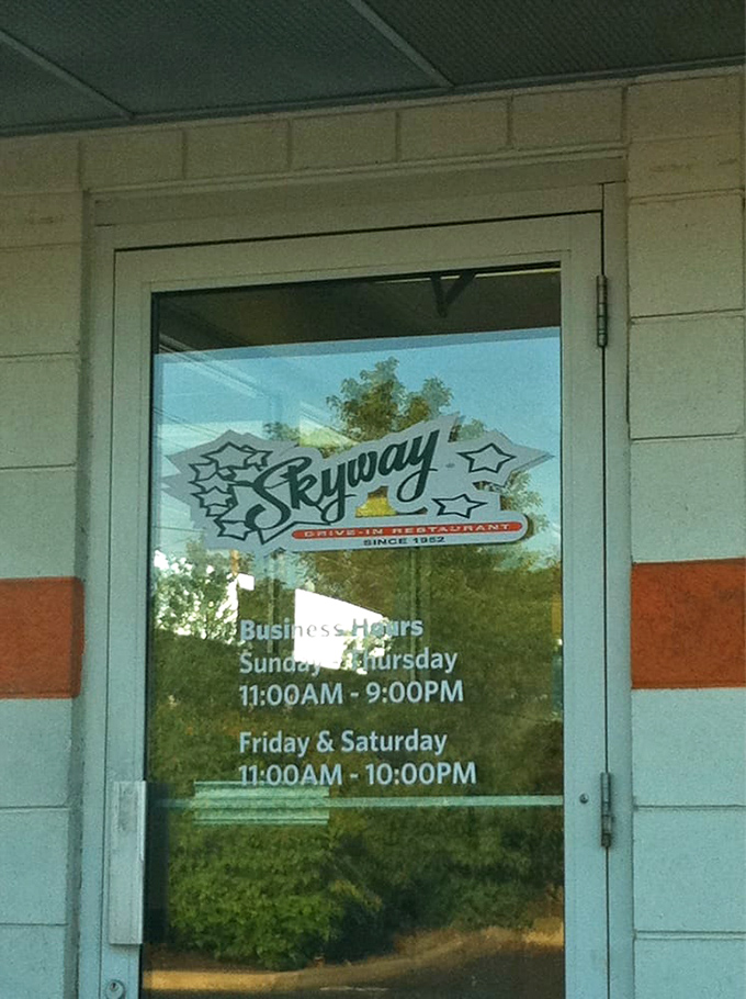 Business hours that promise burger bliss six days a week – the kind of schedule that has launched a thousand dinner plans.