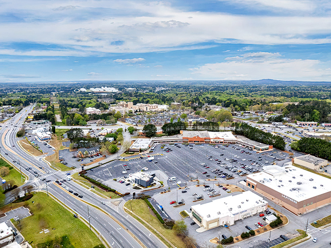 From above, Austell reveals its perfect positioning – close enough to Atlanta for convenience, far enough for affordability and breathing room.