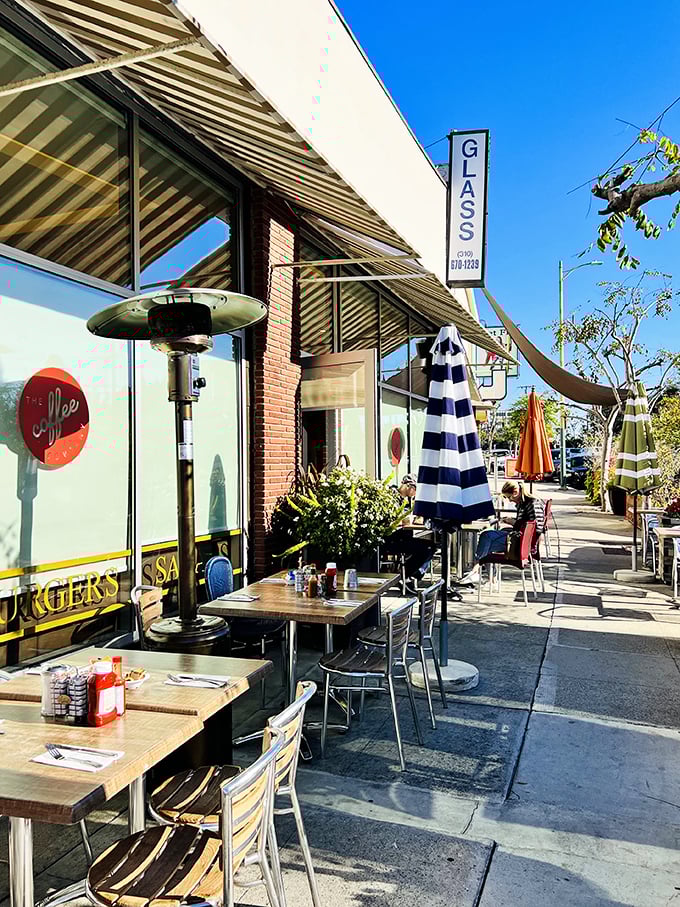 California dining at its most honest – sunshine, fresh air, and tables where lingering over coffee is practically mandatory.