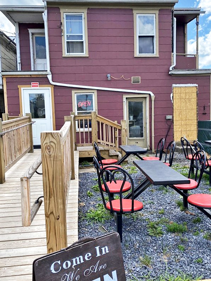 Outdoor seating where the aroma of smoking meats mingles with fresh air—nature's perfect dining companion.