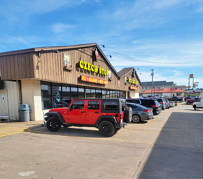 The packed parking lot tells the real story – when people willingly exit a Texas highway in droves, you know something extraordinary awaits inside.