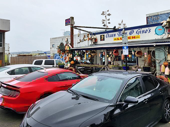 A parking lot that's always full—the universal sign language for "you've found the good stuff." Those buoys and nets aren't just decoration; they're a promise of authenticity.
