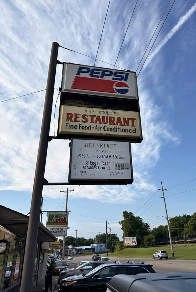 That vintage sign has guided hungry travelers since 1946. Some landmarks need no GPS coordinates.