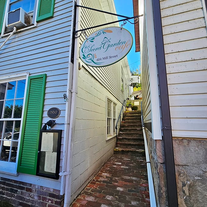 The sign that signals you've arrived at breakfast nirvana—simple, welcoming, and full of delicious promise.