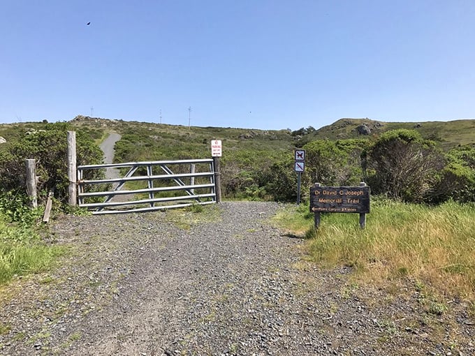 The beginning of something wonderful. This unassuming trail entrance is nature's version of "you are now entering the spectacular"—no exaggeration.