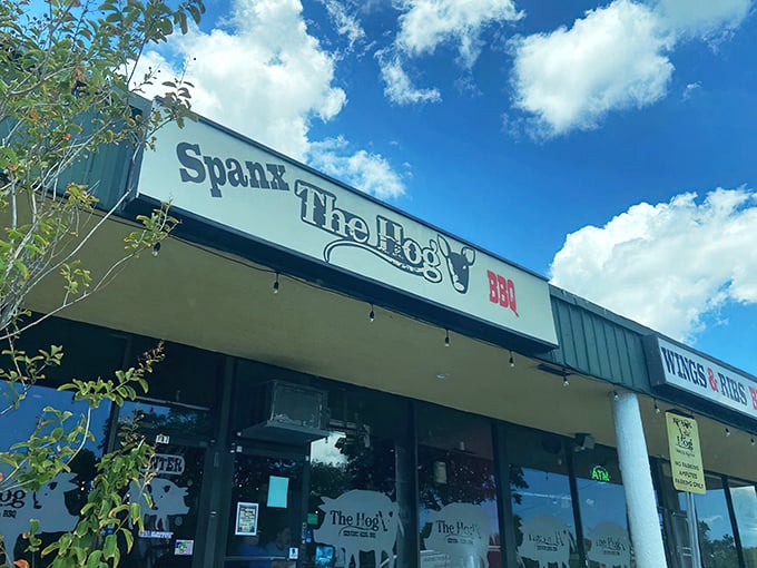 A sign that promises good times and better barbecue – and actually delivers on both.