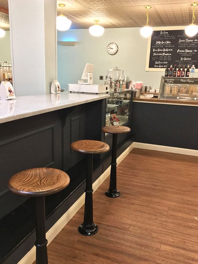 Counter seating – where the magic happens. Those wooden stools have witnessed countless first dates, celebrations, and sugar-induced epiphanies.