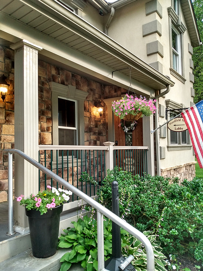 A sign that doesn't need to shout because locals already know – this is where breakfast dreams come true.