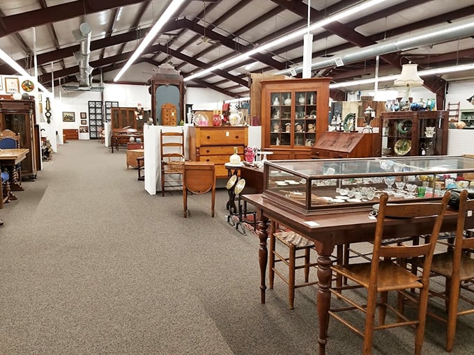 Wide aisles and thoughtful arrangement make treasure hunting civilized – unlike that estate sale where you elbowed Aunt Mildred for a pie safe.