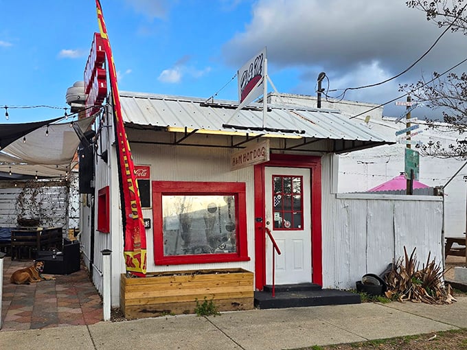 The exterior view that says everything you need to know—unpretentious, welcoming, and promising satisfaction that fancy restaurants often miss entirely.