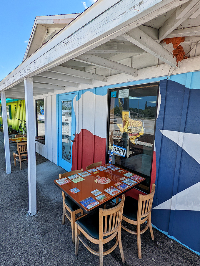 Outdoor seating for those who prefer their barbecue with a side of fresh Florida air.