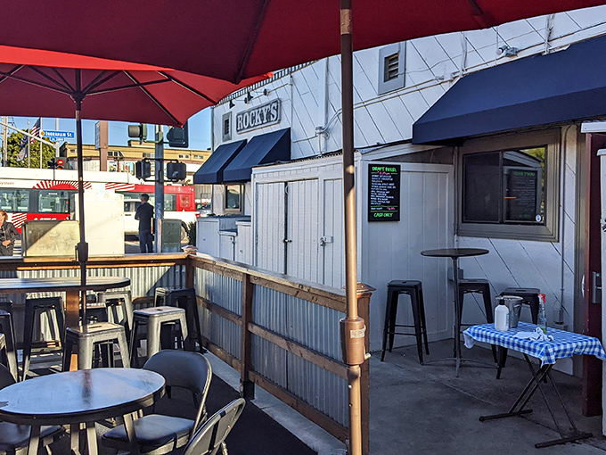 California sunshine and burger perfection—a match made in culinary heaven. The outdoor seating area offers fresh air to complement your fresh-off-the-grill masterpiece.