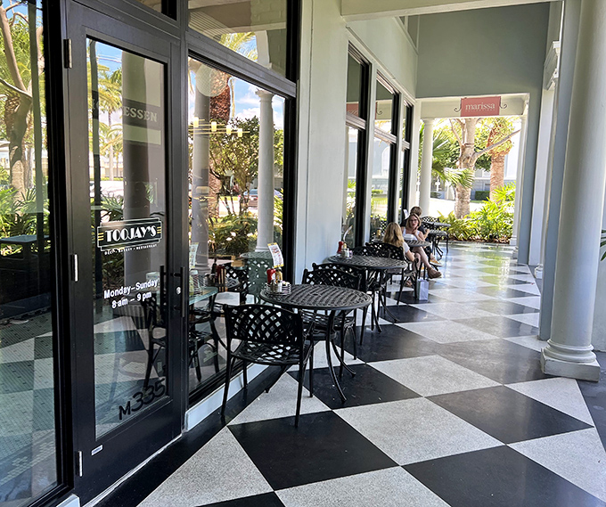 Outdoor seating offers the best of both worlds—tropical Palm Beach breezes with the aroma of classic deli fare wafting through the air.