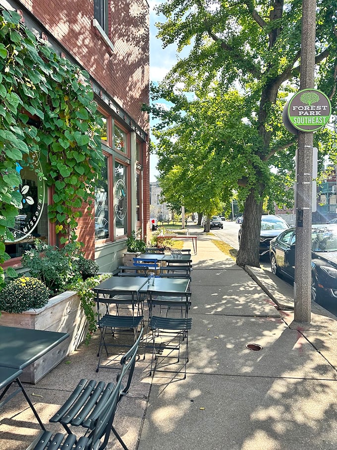 Dappled sunlight, ivy-covered walls, and sidewalk seating that lets you enjoy your breakfast while participating in the timeless sport of people-watching.