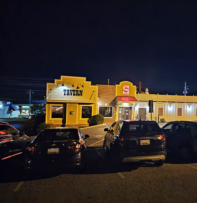 Even at night, the welcoming glow of Silver Spring Mining Company draws a crowd—proof that good food creates its own gravitational pull.