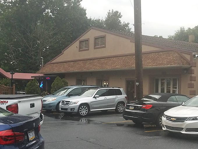 A packed parking lot—the universal sign language for "the food here is worth waiting for." Local license plates tell you this isn't just a tourist trap.