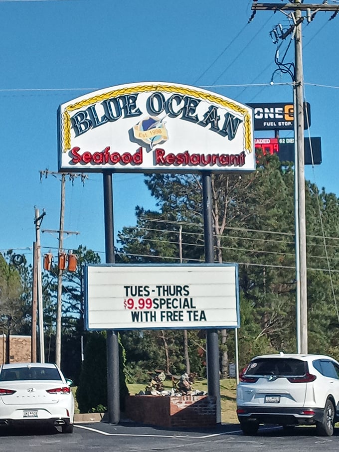 Tasty specials and free tea make dining here extra inviting with friendly service and fresh seafood always on the menu.