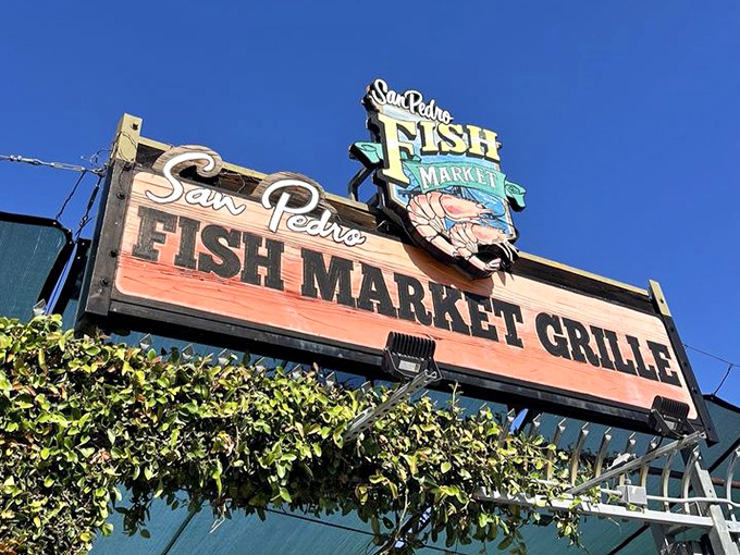 The beacon that guides hungry seafood lovers home – this sign should be listed as a California historical landmark.