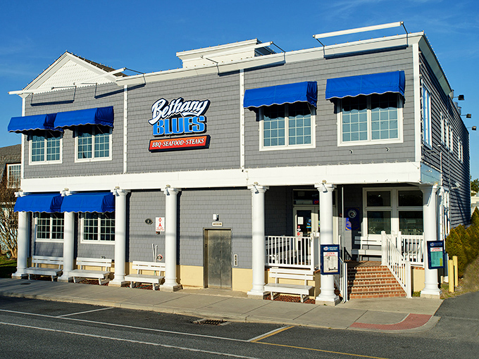 The blue awnings of Bethany Blues beckon like a barbecue lighthouse on the Delaware shore. Beach vibes meet smoky goodness!