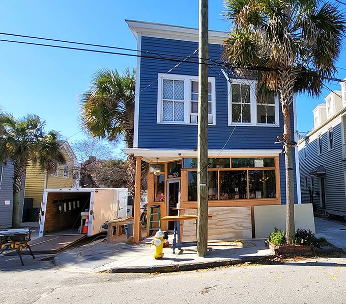 The blue house with palm trees isn't just charming – it's hiding pizza magic that'll make your taste buds dance!