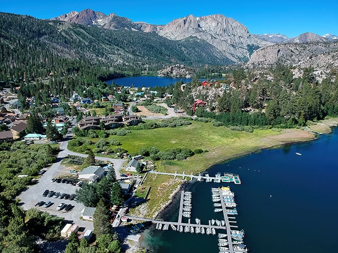 June Lake's alpine paradise nestled between mountains – Mother Nature showing off like it's her job!