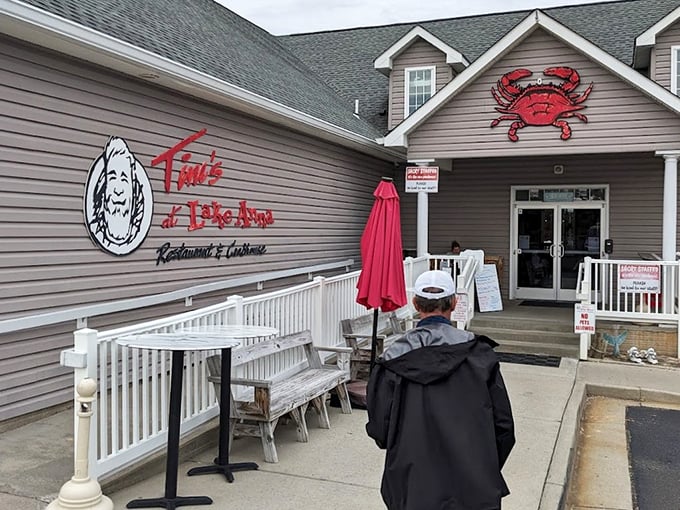Tim's at Lake Anna welcomes you with a giant red crab on the roof – like a crustacean lighthouse guiding hungry sailors home.