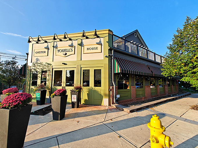 This cheerful yellow beacon of seafood goodness looks like it belongs in a seaside town, not landlocked Allentown.