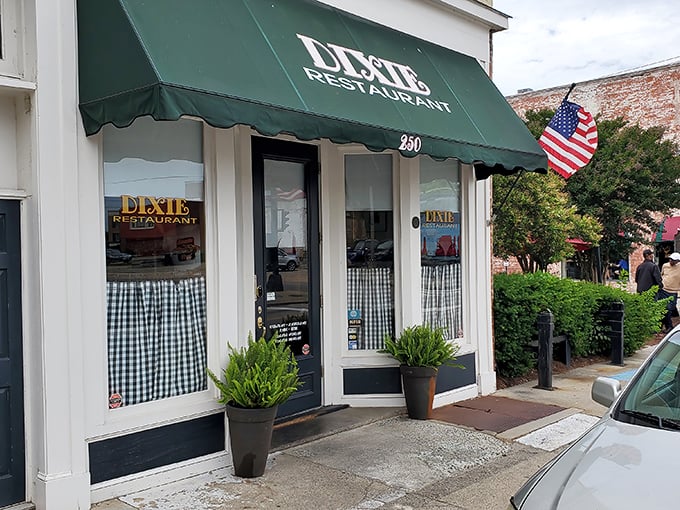 Small-town charm in full display! Dixie's checkered curtains and American flag say "come on in" without saying a word. 