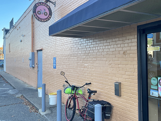 That iconic bicycle sign isn't just cute – it's a local beacon signaling "life is too short for bad donuts." Hampton's morning headquarters!