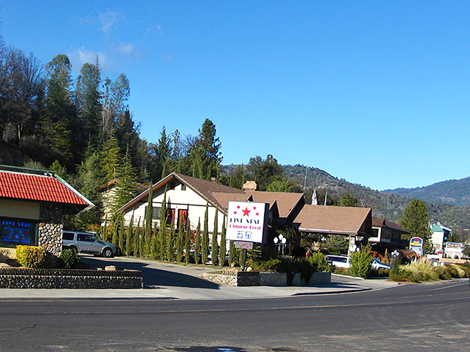 Oakhurst's main street at sunset – where small-town charm meets the golden glow of Sierra foothills.