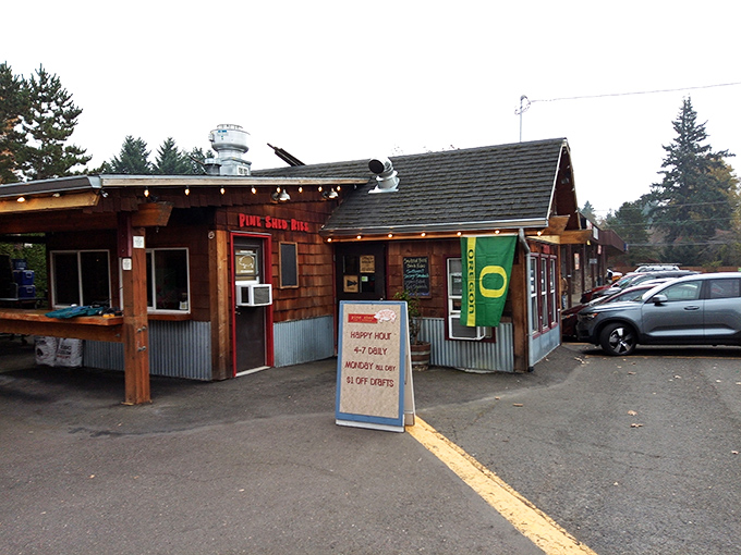 Oregon Ducks flag flying proudly outside Pine Shed Ribs – where college football and slow-smoked meats create the perfect weekend lineup.