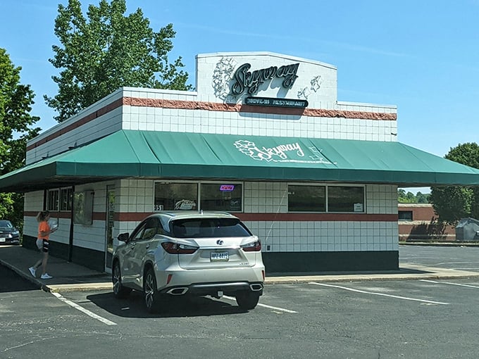 Classic white tiles and that mint-green awning – Skyway looks like it was plucked straight from an episode of "Happy Days."