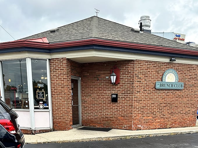 The Brunch Club (Dayton): Morning sunshine and a welcoming entrance – this unassuming spot serves up pancakes that would make your grandma jealous.