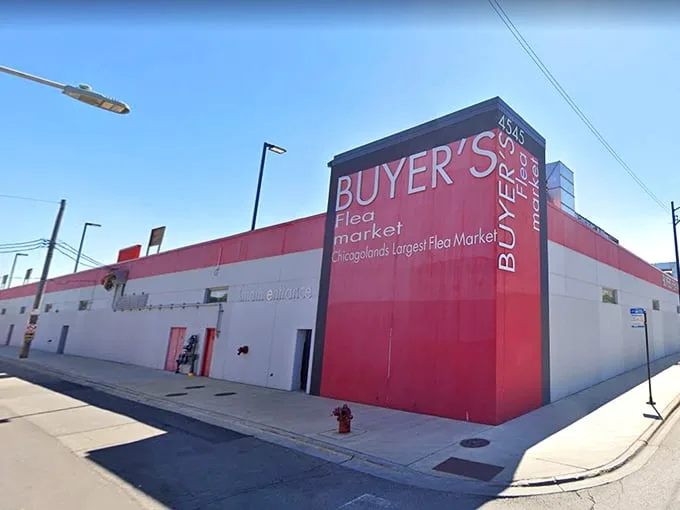 That bold red corner isn't just architectural flair—it's a siren call to treasure hunters. Like a Vegas casino for vintage finds!