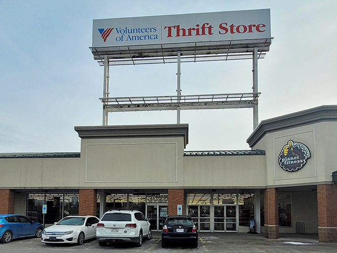 Parked cars hint at the popularity of this thrift paradise. Like a garage sale that never ends, with better organization!