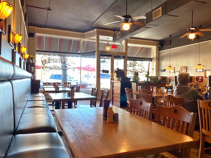Inside, wooden tables, comfortable booths, and ceiling fans create that "where everybody knows your name" atmosphere that chain restaurants spend millions trying to fake.