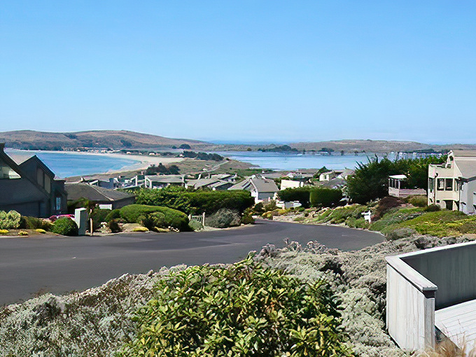 Hillside homes with million-dollar views. This quiet residential area offers the perfect balance of community living and breathtaking coastal panoramas.