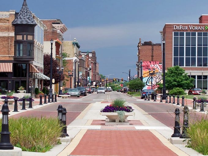 Walnut Street's pedestrian-friendly design makes downtown strolling a pleasure rather than a contact sport. Those planters aren't just pretty—they're conversation starters.
