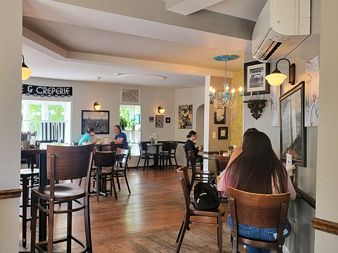 The kind of cozy interior that makes you want to stay for three meals and maybe a nap between courses.