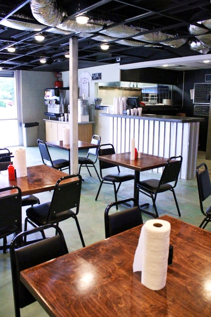 No-frills dining at its finest. Paper towel rolls on wooden tables tell you everything you need to know—prepare for delicious messiness ahead.