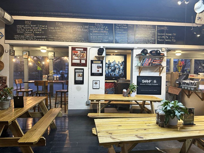 Wooden picnic tables and a chalkboard menu—barbecue's version of the Michelin experience. No white tablecloths needed when the food speaks this eloquently.