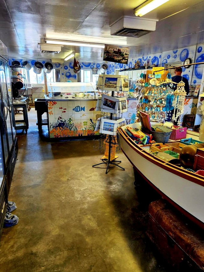 Step inside this no-frills seafood market where colorful marine-themed decor and local art remind you this place is about fish, not fashion.